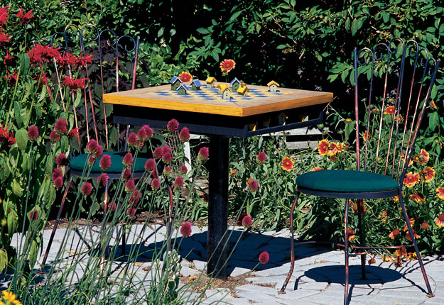 Build a garden games table – Canadian Home Workshop